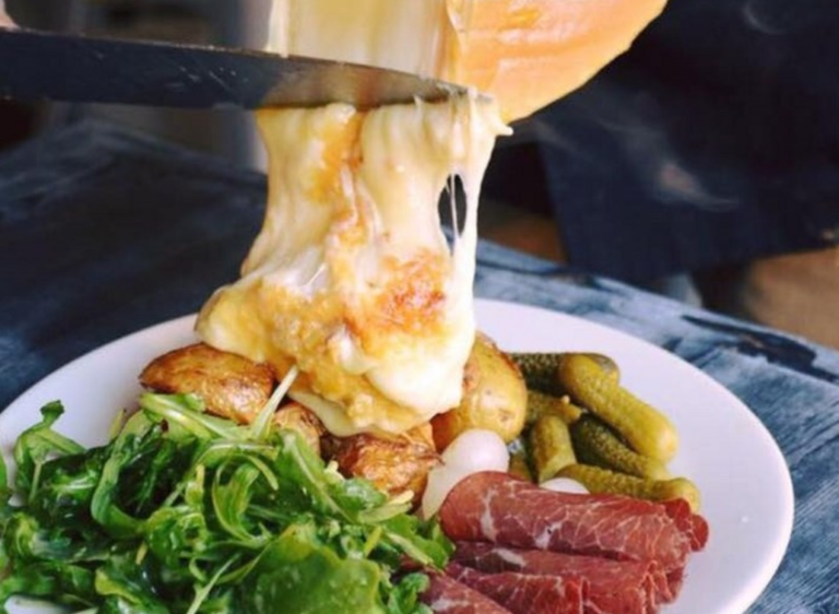 La Raclette: Ingredienti, Ricetta e Cosa Abbinare - Vince il Gusto